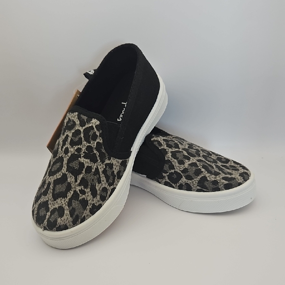 oomphies | Shoes | Oomphies Leopard Print Slipon Sneakers | Poshmark
